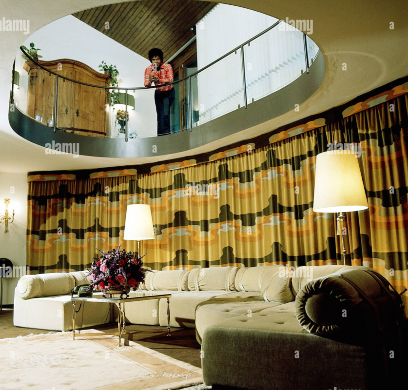 Top 5+ Types Of Furniture Need To Be At Hippie 70s Living Room Style ...